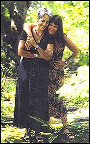 Escritoras Unidas Y Compañía Joan Baez Y Mimi Fariña Y Una Voz Para Cantar