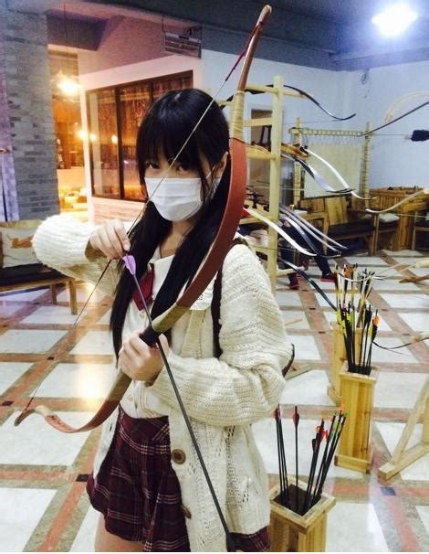 徐娇扎双马尾拉弓射箭 看那凌厉的小眼神！手机凤凰网