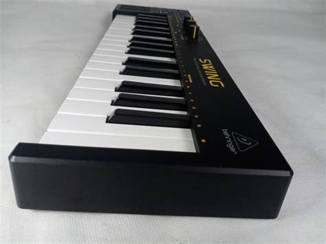 MIDI CONTROLLER BEHRINGER SWING SEQUENCER KEY ARTURIA KEYSTEP KILLER Musik Media Alat Di