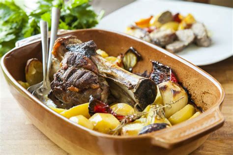 Teleća Koljenica Kao Ispod Peke Fini Recepti By Crochef