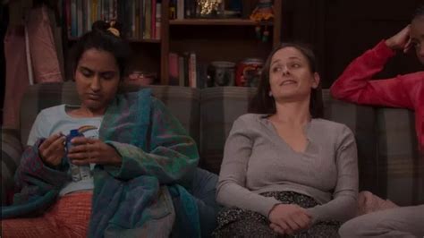 Elaiva Ocean Magic Hooded Bath Bata Usada Por Bela Malhotra Amrit Kaur