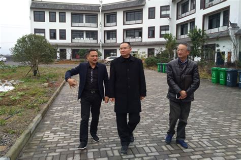 丁绍雄深入委员企业开展 三服务”活动