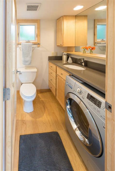 17 Lovely Tiny Home Bathrooms