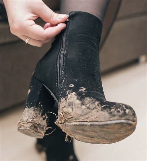Pin By Ui Wan Wong On 我的儲存內容 Shoe Worship Stiletto Boots Heels