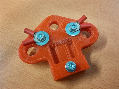 Centerpiece For Dipole Antenna With Symmetrical Feed By Db3jhf