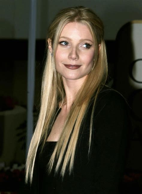 格温妮斯帕特洛为女儿苹果，庆祝18岁生日，大赞女儿比她想象得好钢铁侠女儿苹果