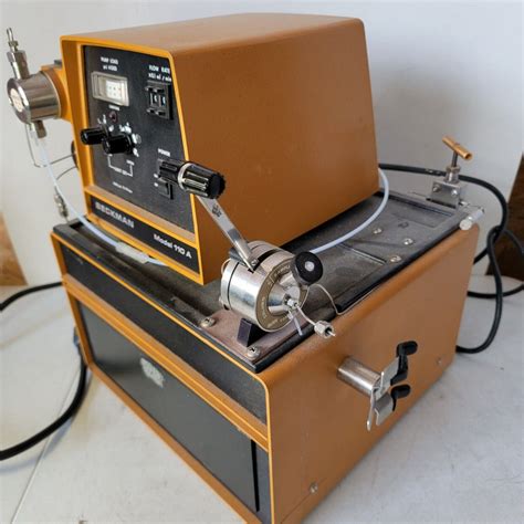 Beckman 330 Liquid Chromatography Pump And Power Supply 110 W Manual