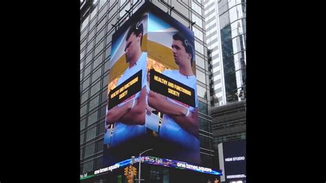 Tpusa Promootte Zijn Americafest 2025 Conferentie Met Een Reclamecampagne Op Times Square