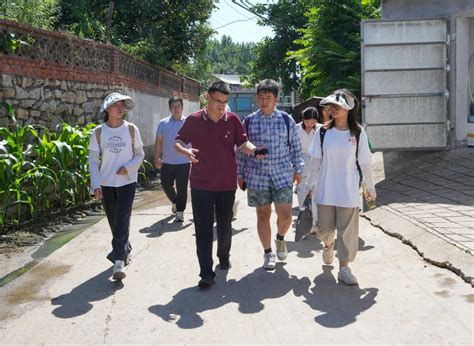 高磊带队看望慰问田野调查师生并讲授思政课 东北大学秦皇岛分校