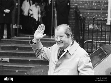 Earl John Spencer Princess Dianas Father Visits Princess Diana At St