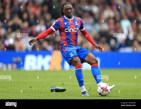 Crystal Palaces Eberechi Eze Plays A Pass Without His Boot On During