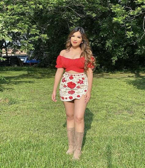 Pin By 🩷 On Estilo Mexican Outfit Latina Fashion Outfits Mexican