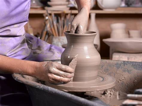 7 Things You Should Consider Before Buying A Potters Wheel Potters Wheel Clay Pottery