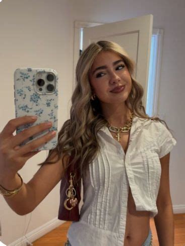 Pin By 𝙼𝚊𝚍𝚣𝚟𝚜𝚙 On Embreigh Courtlyn Pretty Blonde Hair Pretty