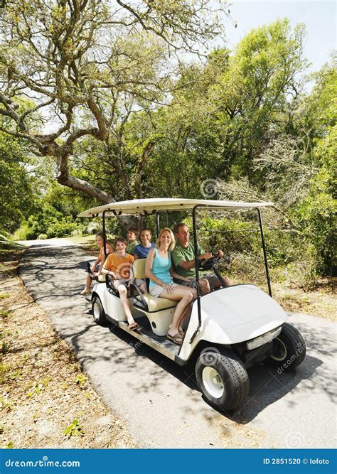 Familie Im Golfwagen Stockfoto Bild Von Verkehr Golf 2851520