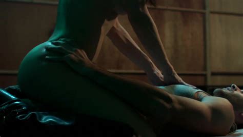 Nackte Erin Marie Garrett In Knucklebones