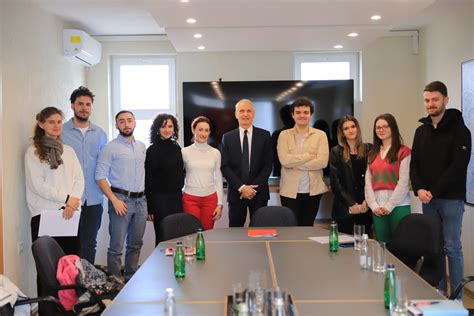 Studentët E Ubt Së U Takuan Me Ambasadorin E Zvicrës Në Kosovë Thomas