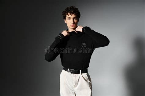 Un Joven Dapper Muestra Su Foto De Archivo Imagen De Fashionable 343221480