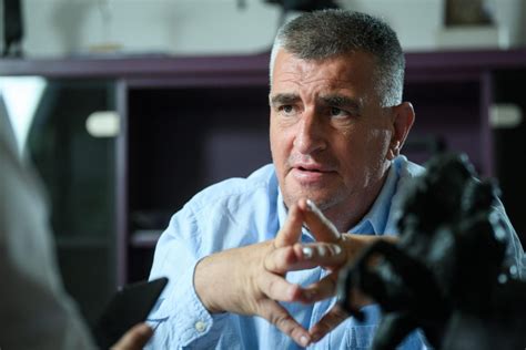 Slobodna Dalmacija Prvi čovjek Sinja Potpisao Ugovore S 80 Lokalnih