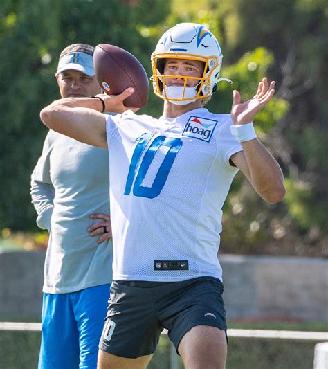 Justin Herbert Starts Chargers Camp No Longer The Shy Backup Orange