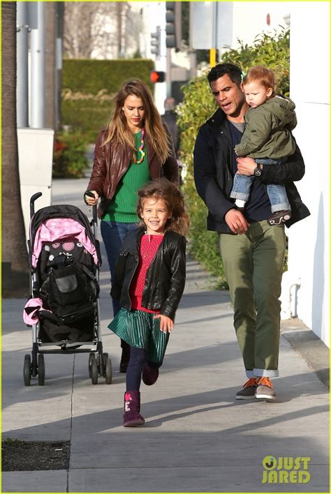 제시카 알바 캐시 워렌 부부 딸들과 함께 외출 해외 연예가 소식 네모판