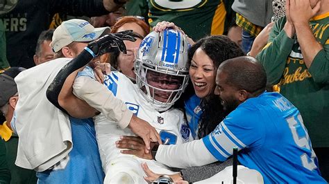 Lions Amon Ra St Brown Met With Beer Shower Upon Lambeau Leap Fox News