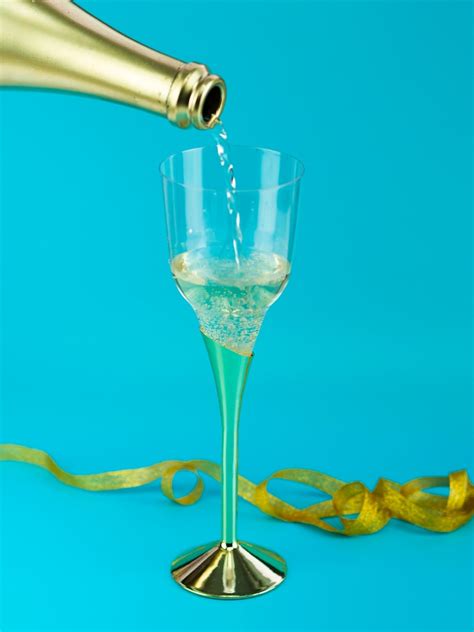Champagne Glass Splash Photos Download Free High Quality Pictures