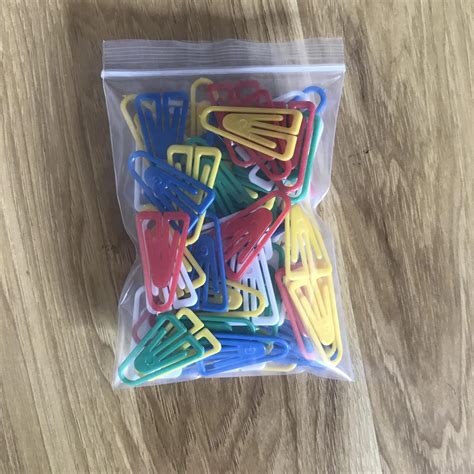 Triangle Plastic Paper Clips Assorted Colors And Eco Friendly