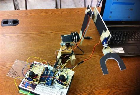 Cómo construir un brazo robótico con poco dinero