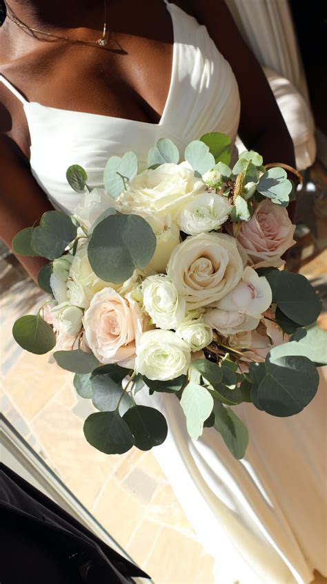 35 Elegant Bridal Bouquets
