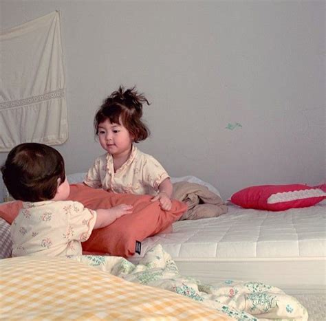 Pin By Claudia On Rohee Best Friend Poses Friend Photoshoot Cute Black Wallpaper