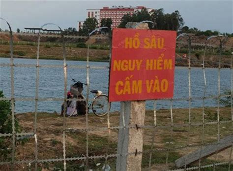 Cảnh Báo Sinh Viên đến Hồ đá Làng đại Học Quốc Gia Tphcm