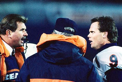 Mike Ditkas Iconic 1985 Bears Sweater Vest Goes Up For Auction Newsbreak