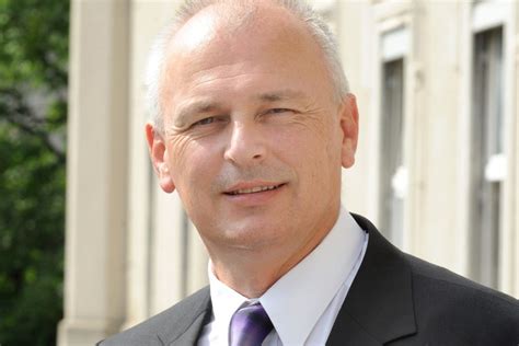 Pojačanje Iz Osijeka Dr Dinko Štimac Na čelu Riječke Neurokirurgije Novi List