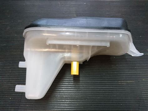 C2z11668 C2d36878 Expansion Tank Xf Jaguar