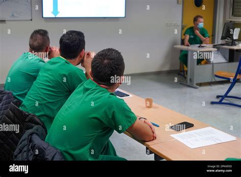 Formation De Stagiaires Médicaux à La Technique Ecmo Oxygénation Extracorporelle Des Membranes