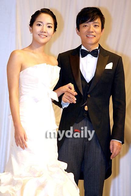 Lee Beom Soo Becomes A Father Daughter And Wife Healthy Hancinema