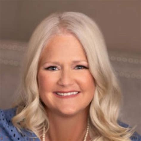 Tara Dyar Cape Coral Fl Real Estate Realtor Re Max Realty Team