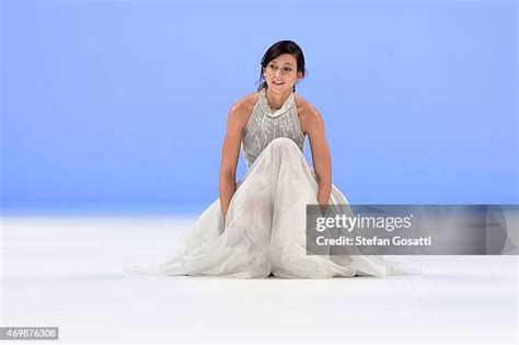 Model Falls And Runway Photos And Premium High Res Pictures Getty Images