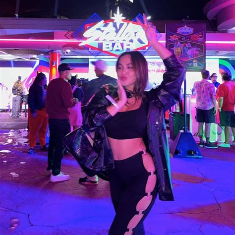 Stella Hudgens Rcelebritymidriff