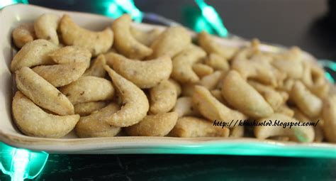 Khushiworld A World Of Recipes Arts Crafts Diy Fashion Beauty And Much More Kaju Mathri Recipe