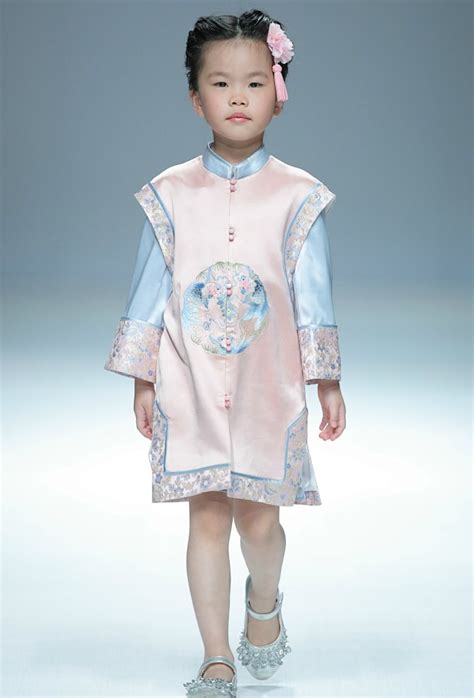 Amelie Wang王敏丽主题为 足迹”的发布会