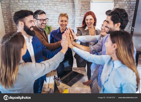 Empresarios Empresarios Exitosos Alcanzando Objetivos Fotografía De
