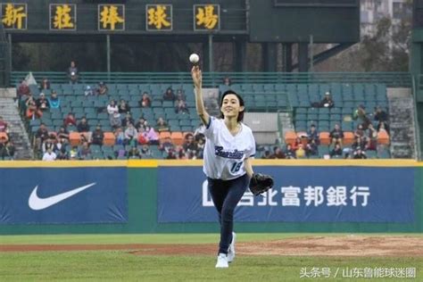还有什么是你不会的？王力宏为台湾棒球开球：高中就是棒球队投手 每日头条
