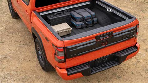 Review 2025 Nissan Frontier Pro 4x Has An Old School Small Truck