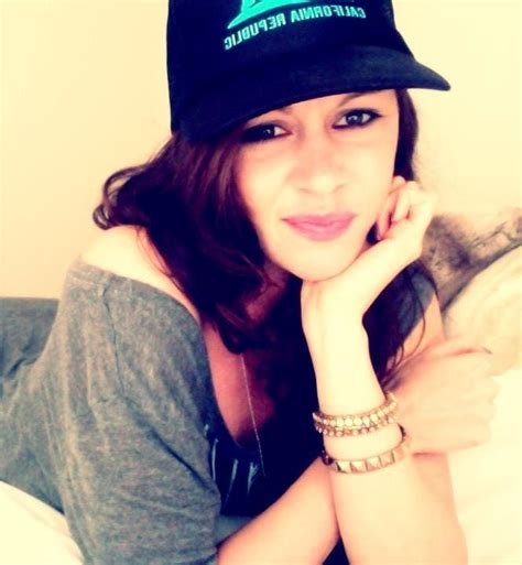 Julia Shingleton Medium