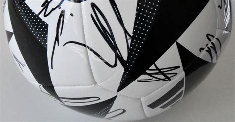 Signierter Ball Der Deutschen Fußballnationalmannschaft