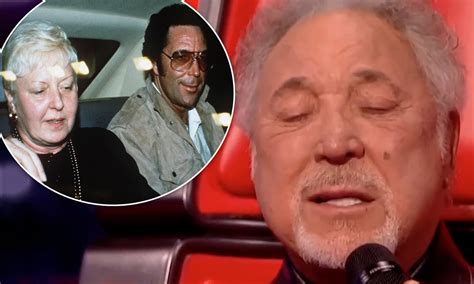 Tom Jones Wife 2022