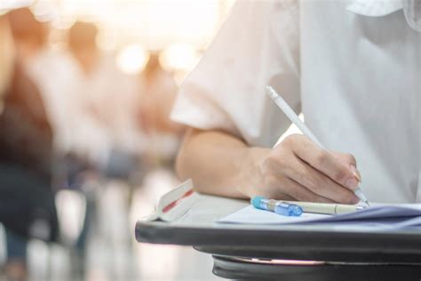 How To Become A Radiologist Schooling Career Path And Salary Leland