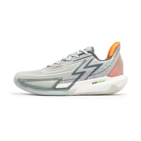 購買 361° Big3 40 Quick Pro 三軍同心 耐磨防滑 緩震透氣 低筒 的實戰籃球鞋 男款 光子灰 Novelship